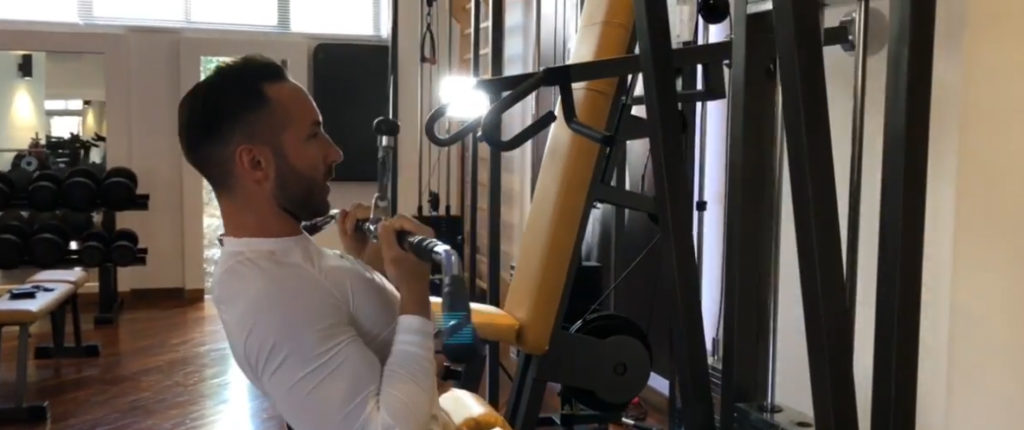 Come eseguire la lat machine a presa inversa - Il Metodo 5